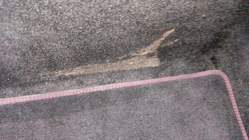 Arbeitskollegen wird schlecht im Auto und übergibt sich - Autoputzer ...